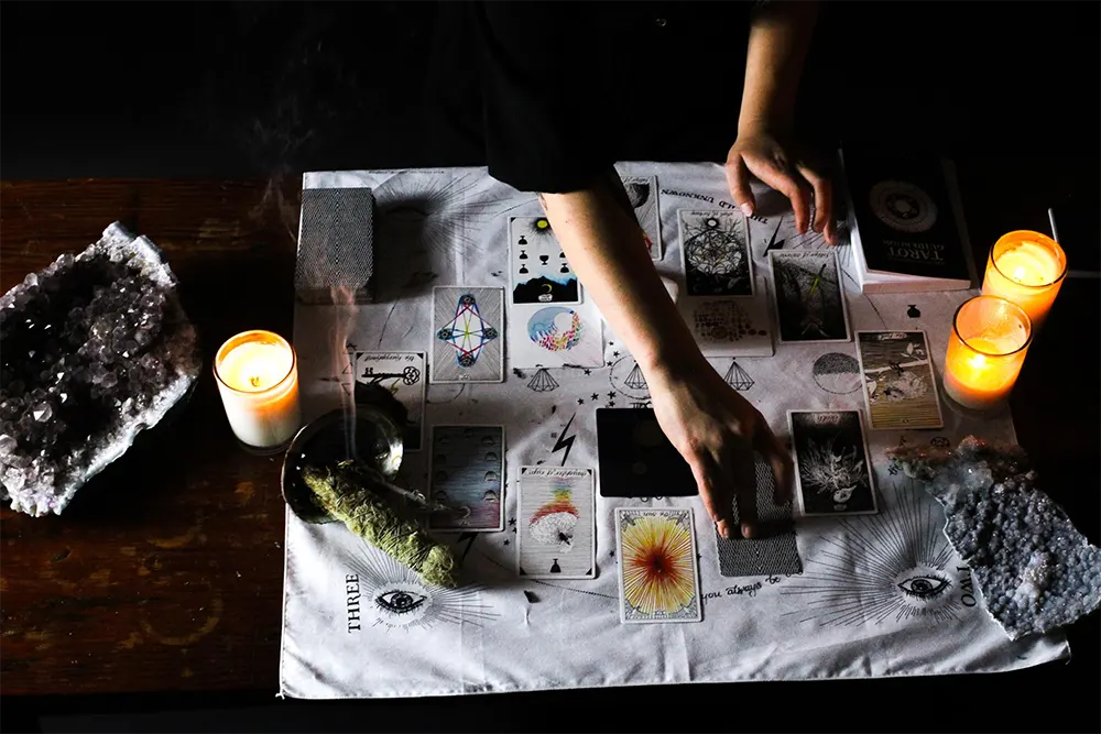 Querent in Tarot: Role Explained